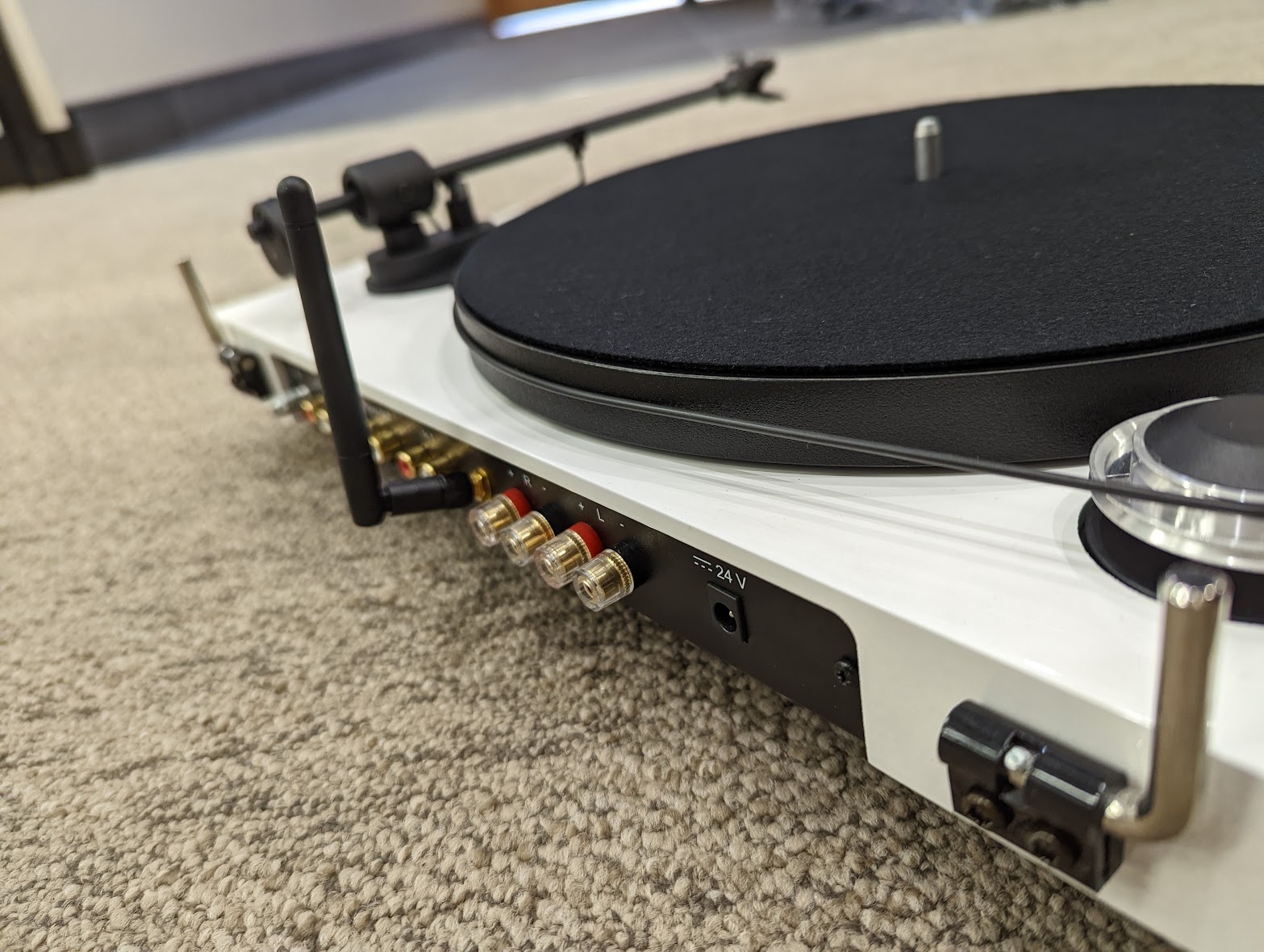 Pro-Ject Juke Box E Pack - White - Commercial Classifieds - StereoNET